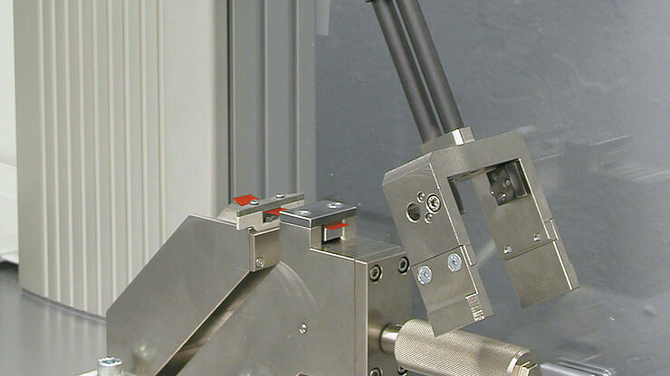 ISO 8256, ASTM D 1822冲击拉伸强度薄膜| ZwickRoell - beplay体育app亚洲,beplay体育网站登录